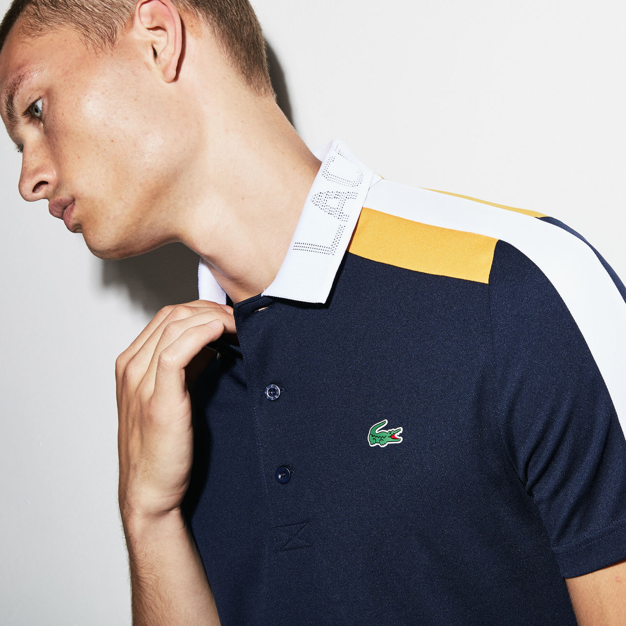 Lacoste POLO TENNIS SPORT EN PIQUÉ TECHNIQUE À BANDES CONT NAVY BLUE ...